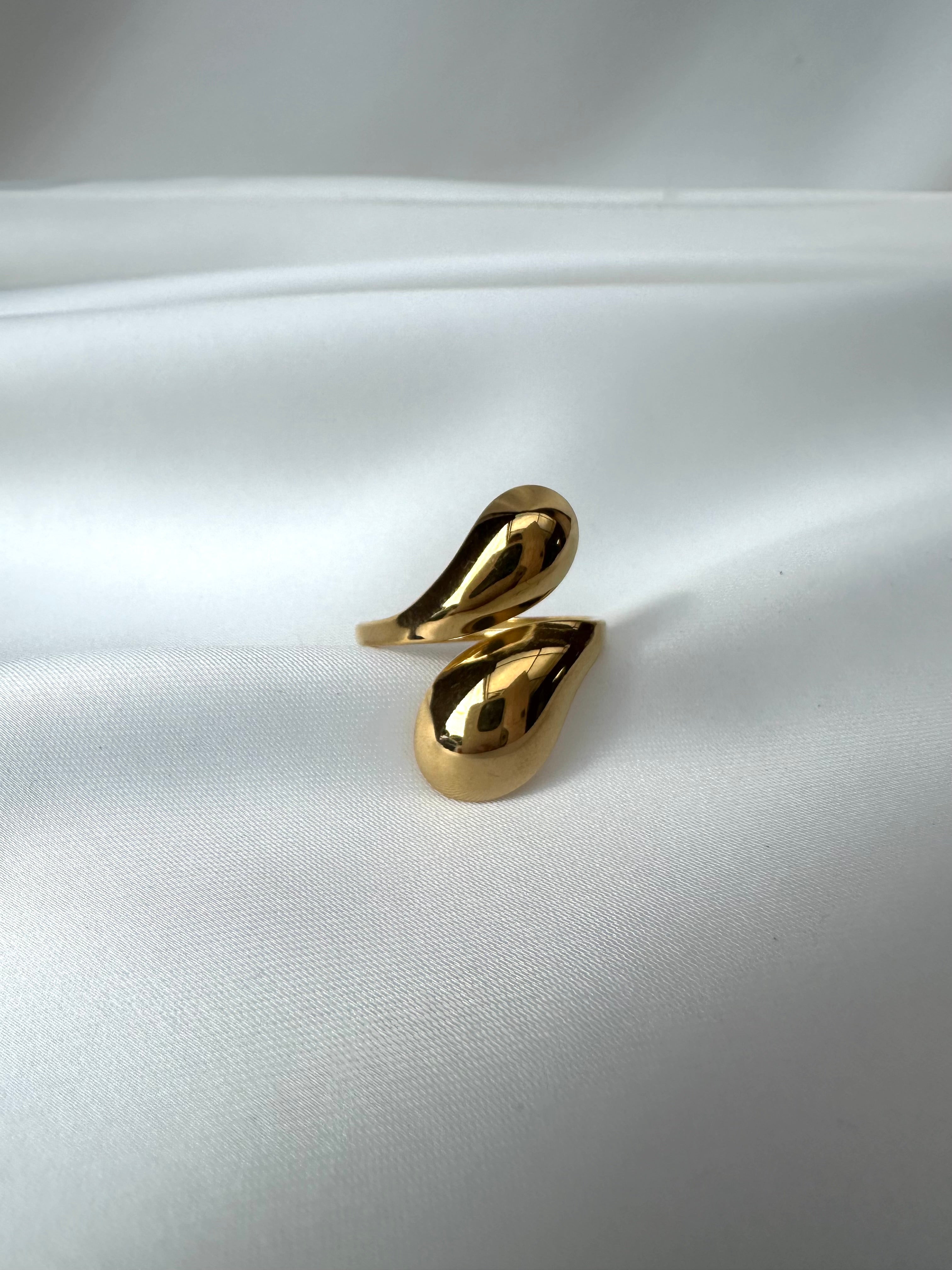 RAINDROP MOULDED RING GOLD – Cloud Eighteen